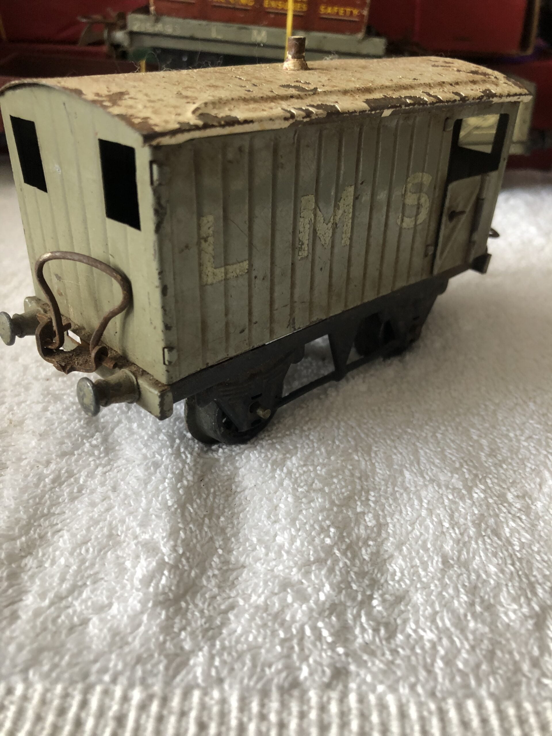 Hornby Trains LMS GUARD WAGON - AJY Emporium